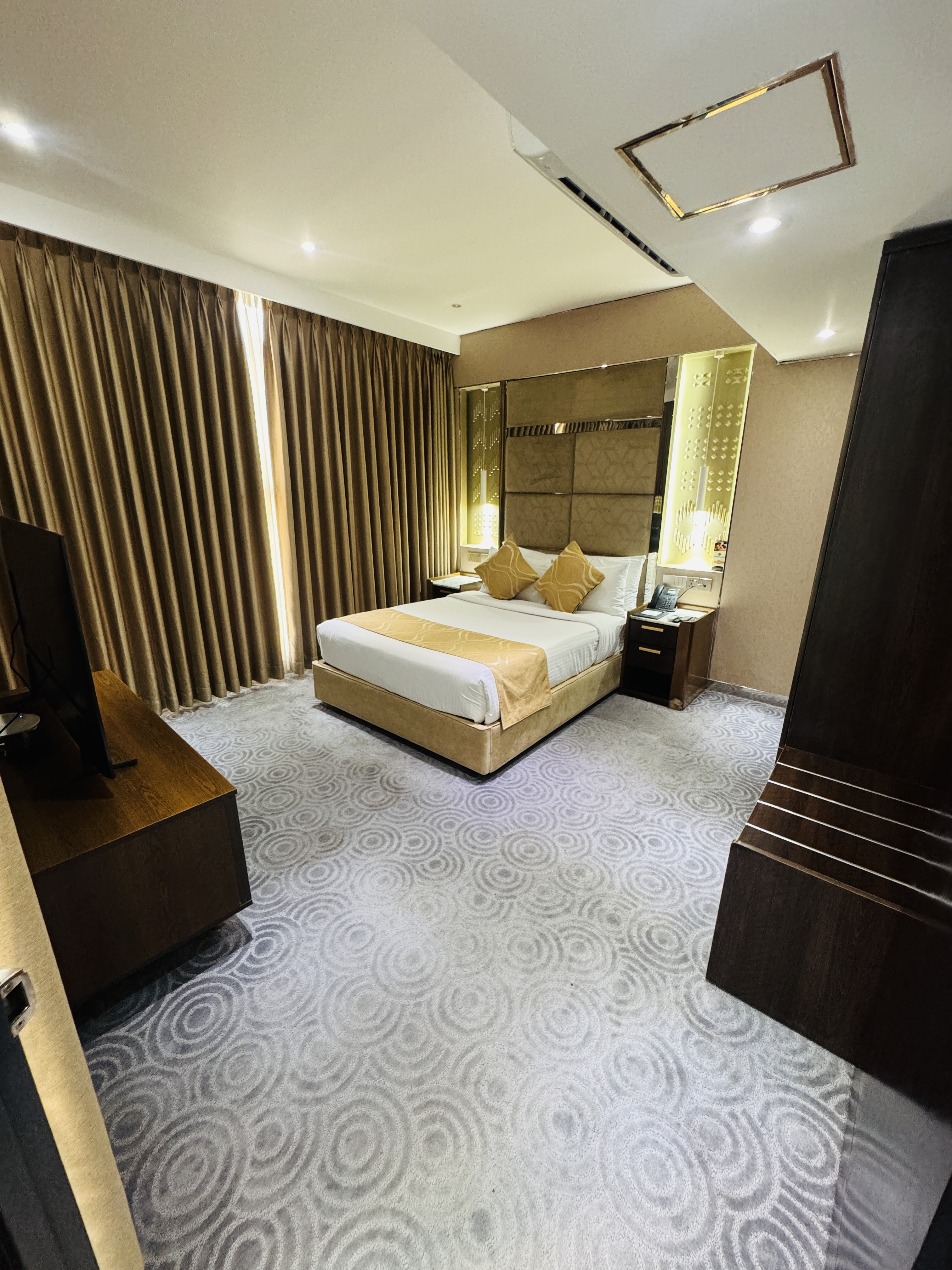 Unique Regency Hotel