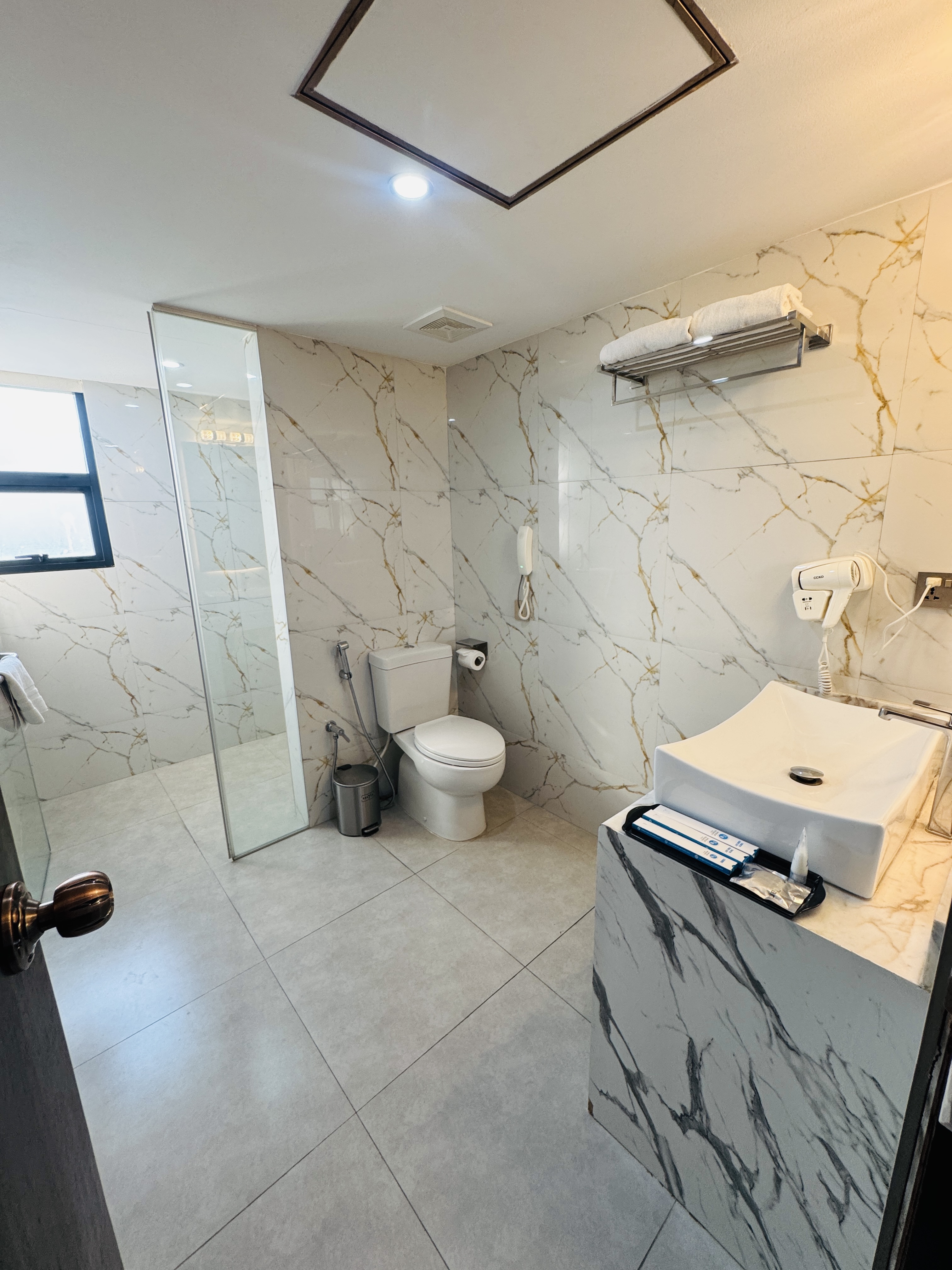 Unique Regency Hotel