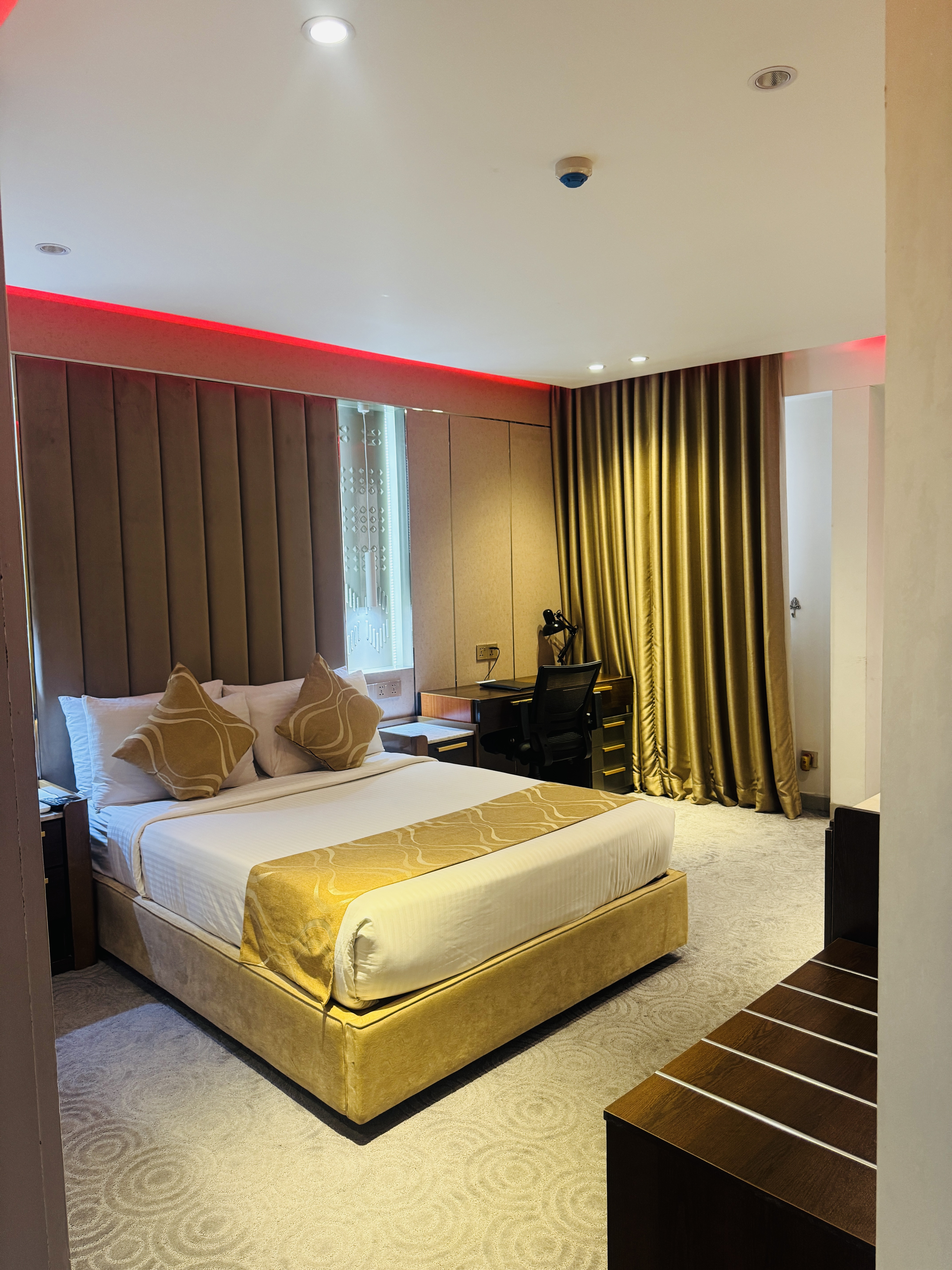 Unique Regency Hotel