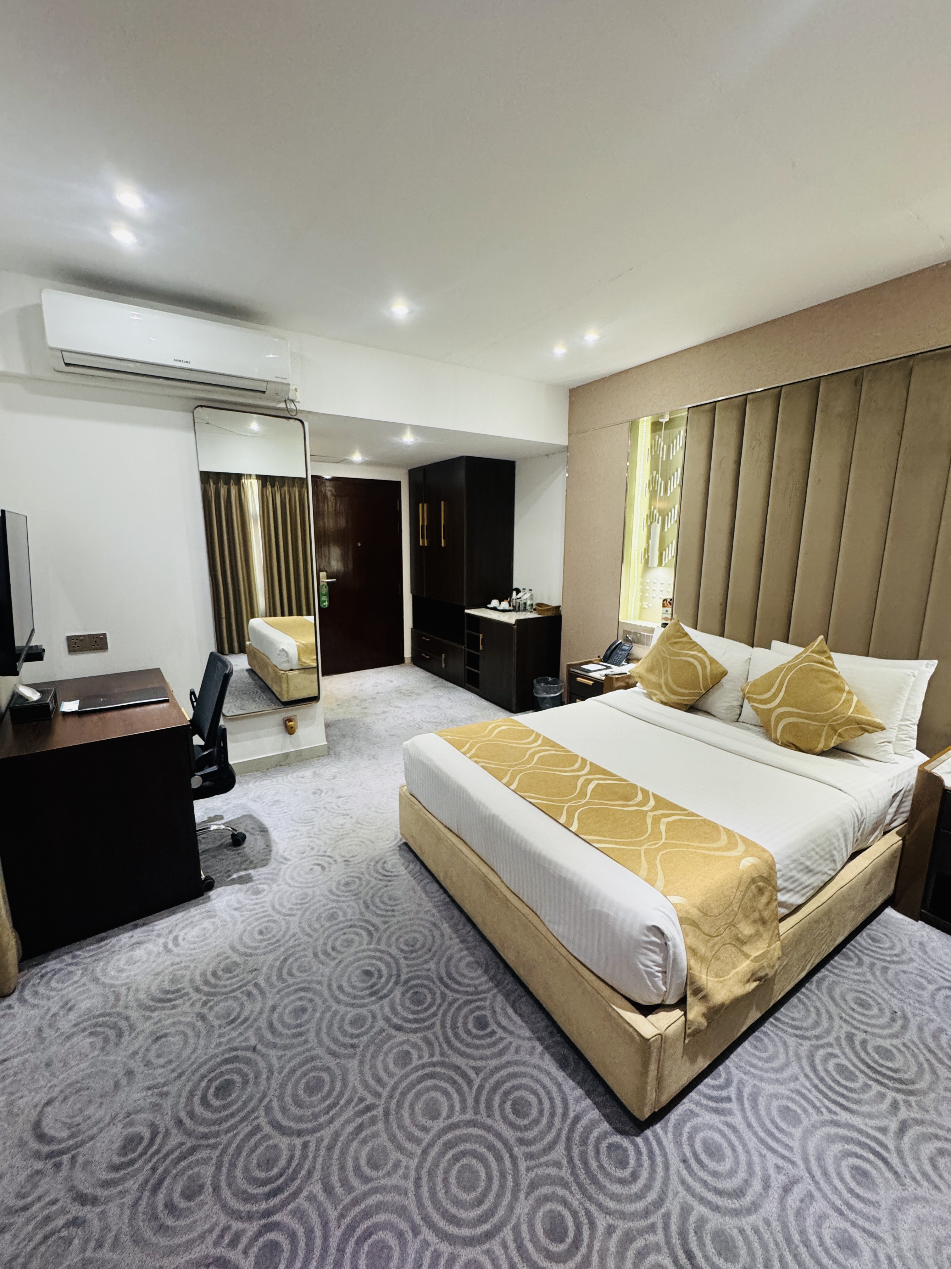 Unique Regency Hotel